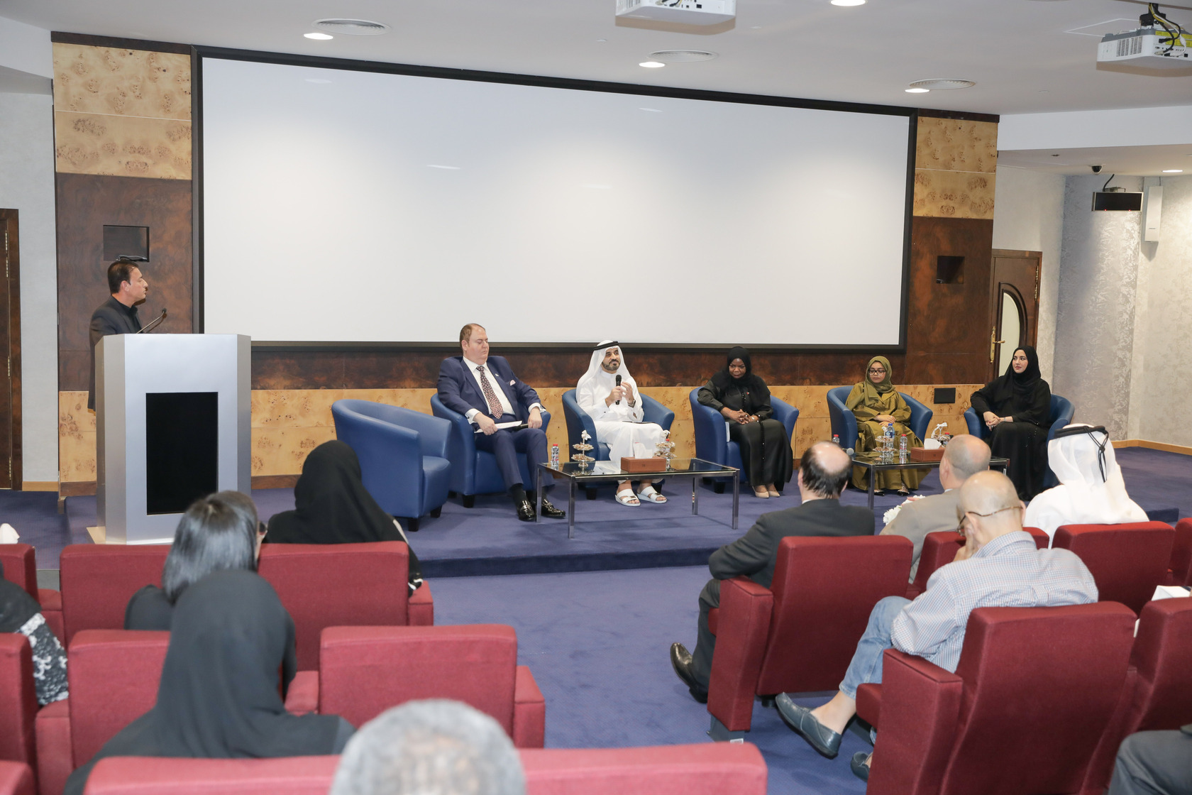 Hamdan Bin Mohammed Smart University organizes a Panel Discussion ...